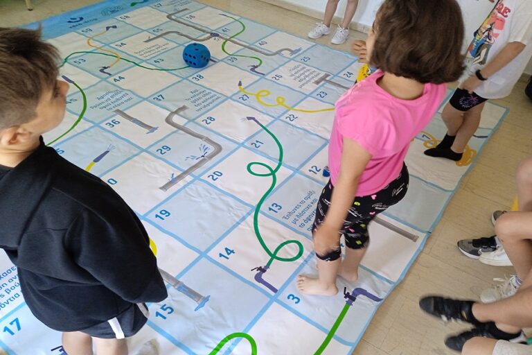 A watery “snakes & ladders” floor game | MEdIES